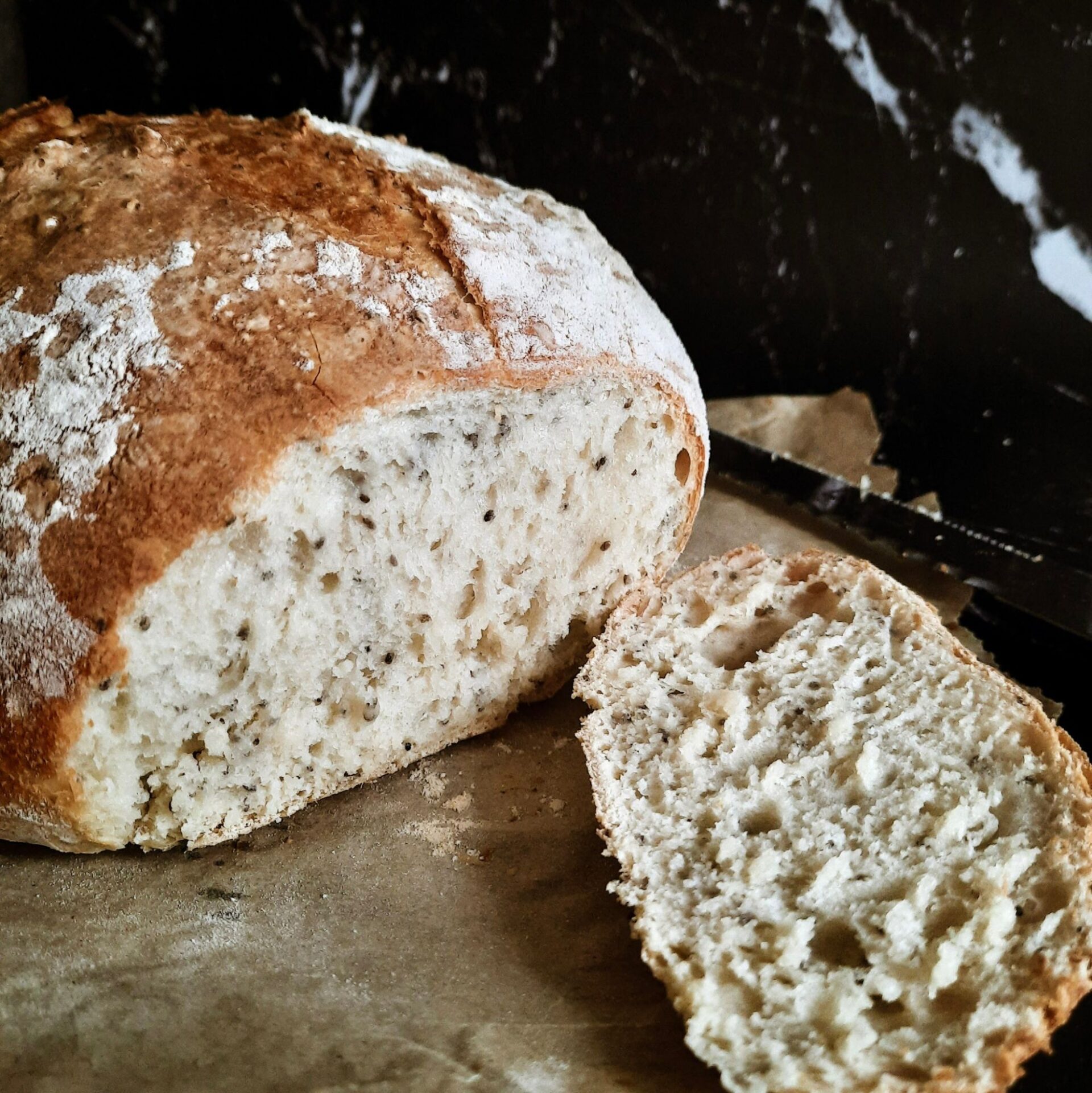Bukë me fara chia dhe nigella - Bake My Day Happy